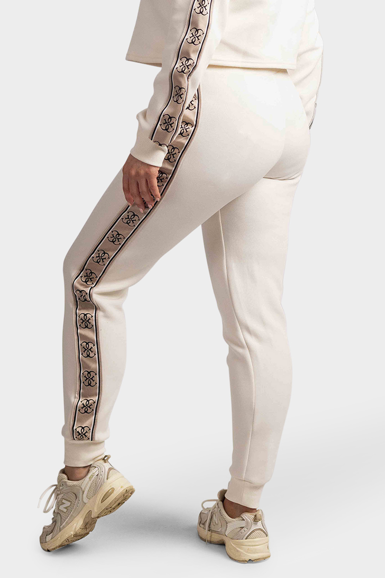 Guess Cymone Trainingspak Dames Gebroken Wit Dames shoppen ...